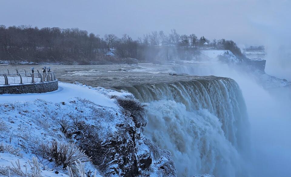 Witness Watches Man Go Over Niagara Falls - NewsBreak
