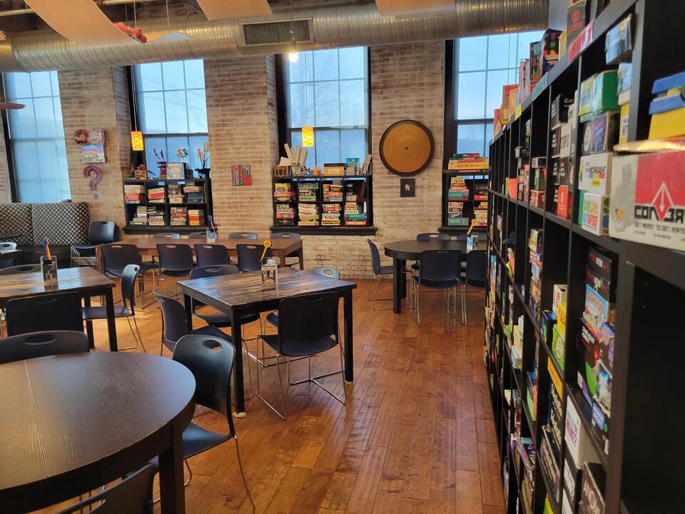 Roaming St. Louis: Board game café puts all the 'Pieces' together ...