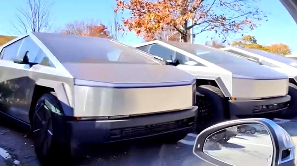Tesla Dumping Unsold Cybertrucks At Mall Parking Lot And The City’s Fed ...