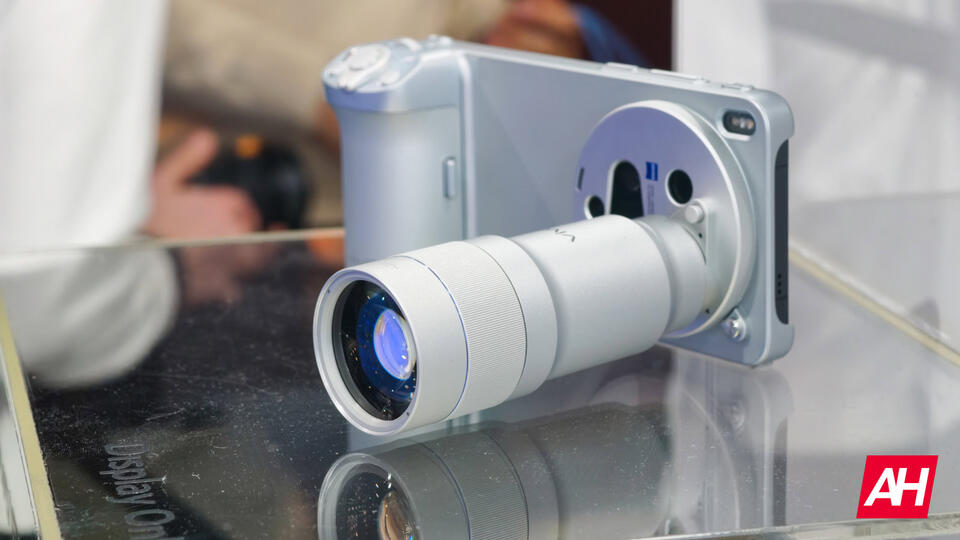Vivo X300 Ultra's Telephoto Extender is Compatible with Its Older ...