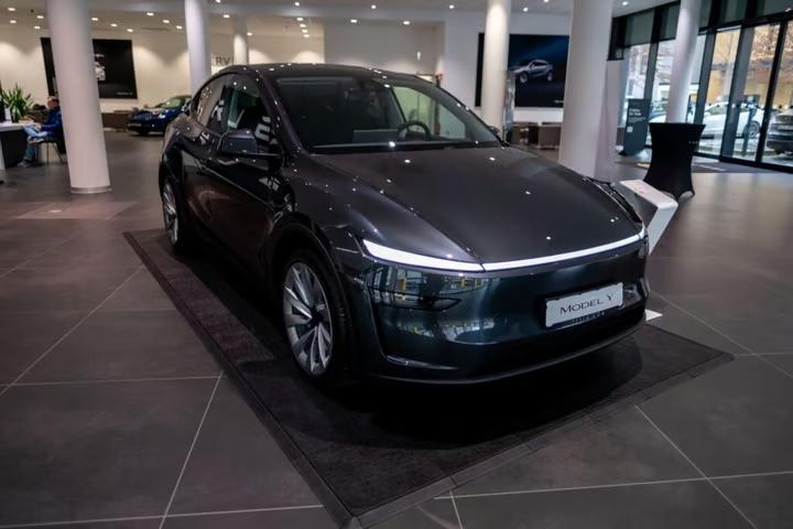 YouTuber MKBHD Hails Tesla Model Y Performance, Calls EV Giant's Self ...