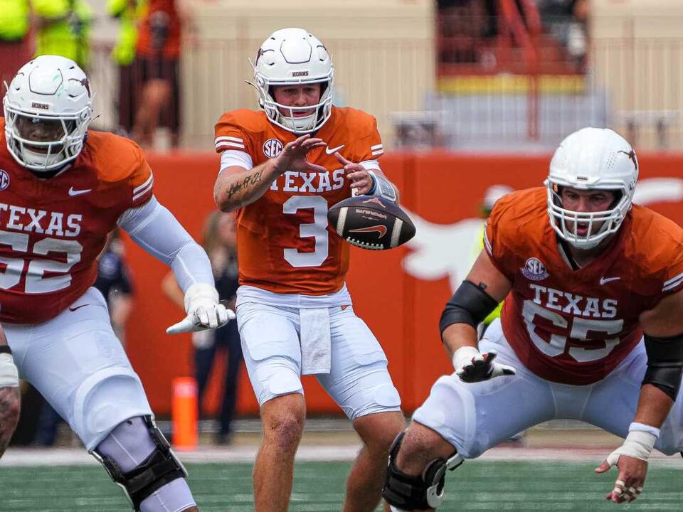 Texas Longhorns lineman wins SEC weekly award after season-opening win