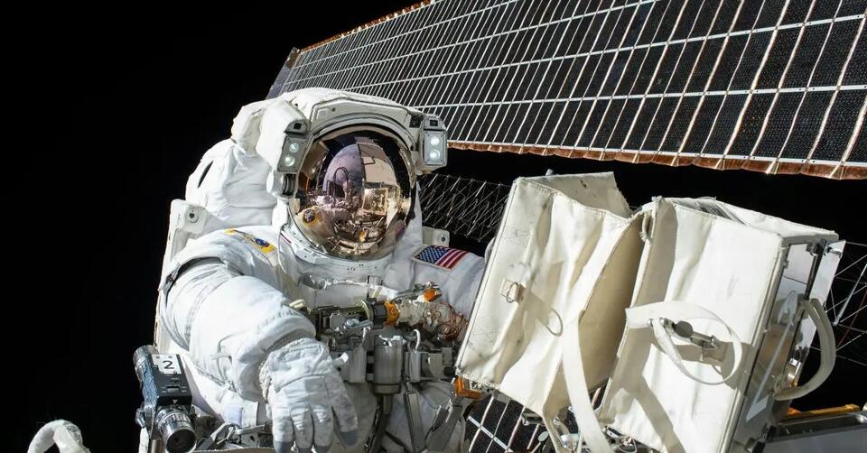How Much Do Astronauts Get Paid? NASA Salary, GS Pay, and Training ...