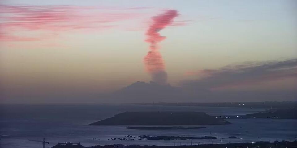 Strange clouds fill the sunset over Oahu - NewsBreak