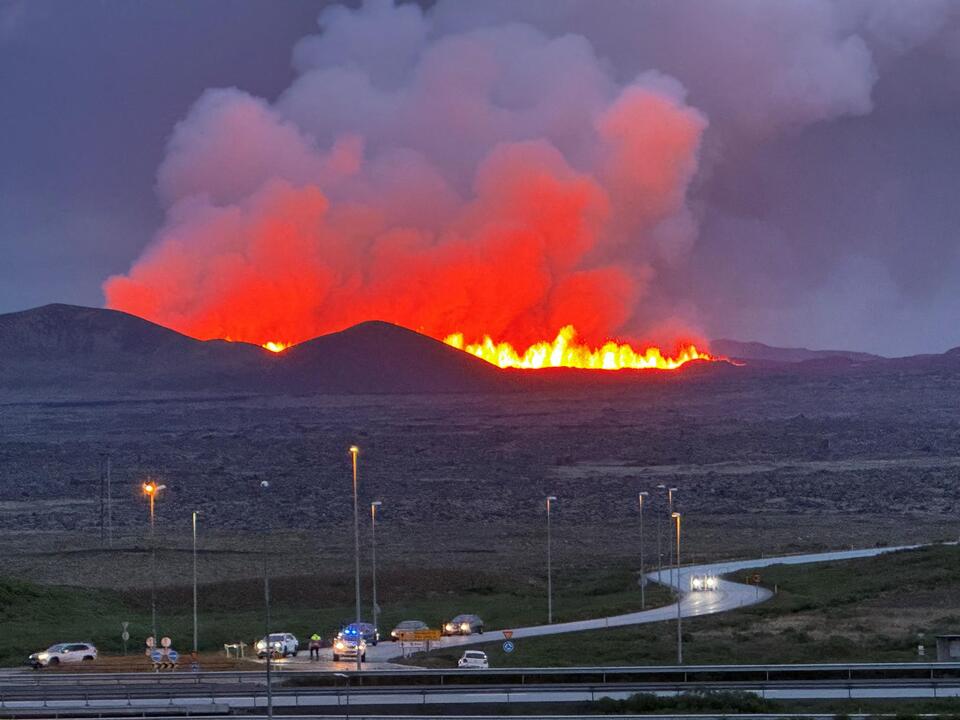Toxic gas cloud from Iceland volcano reaches UK - NewsBreak