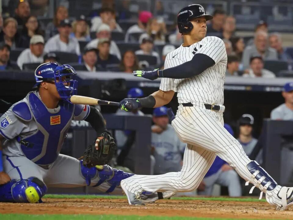 Juan Soto shines on offense and defense in Yankees’ playoff debut