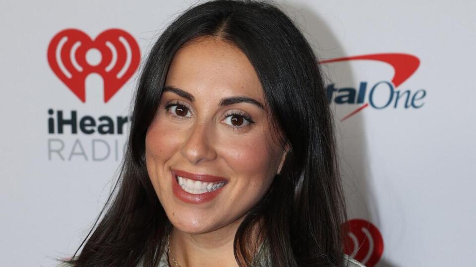 Who Is Claudia Oshry? Inside the Influencer and Podcast Star's Rise ...
