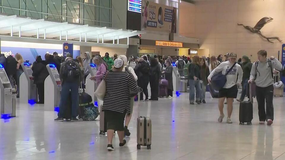 More than 30 BWI flights canceled Monday due to government shutdown ...
