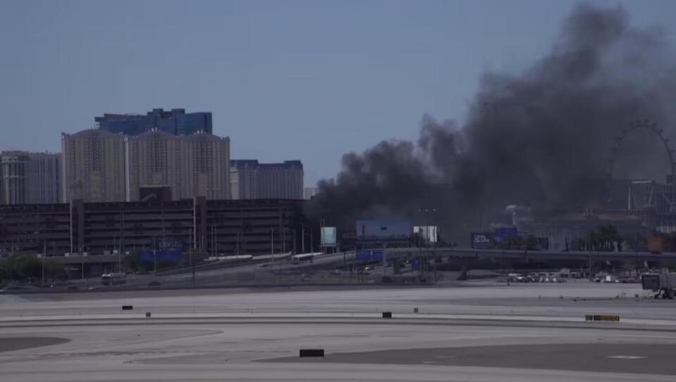 6 vehicles caught fire at Harry Reid Airport parking garage, two ...