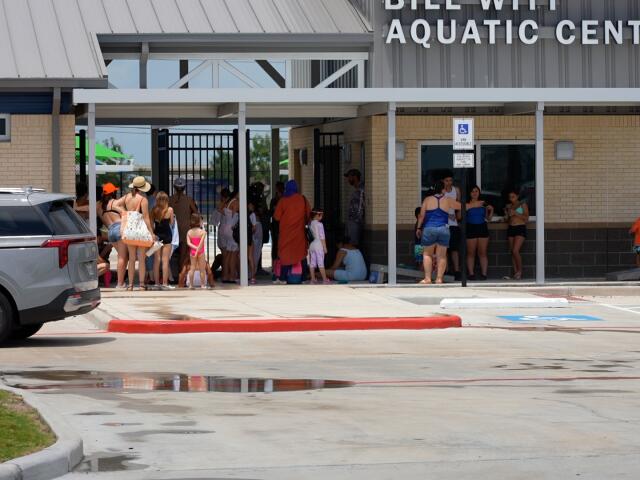 New Bill Witt Aquatic Center temporarily turns away families due to ...