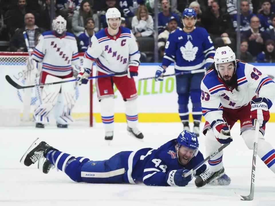 Rangers snap Maple Leafs' 9-game point streak with 5-2 win