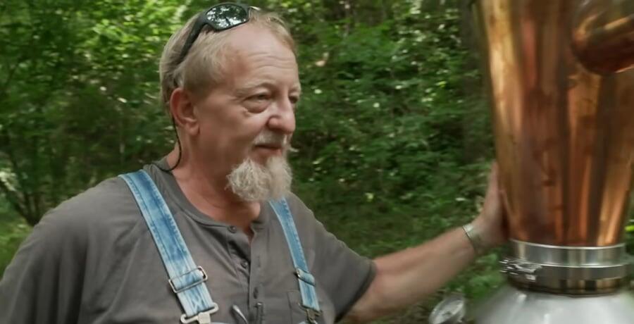 ‘Moonshiners’ Digger Manes Reveals His Blood Disorder On Show - NewsBreak