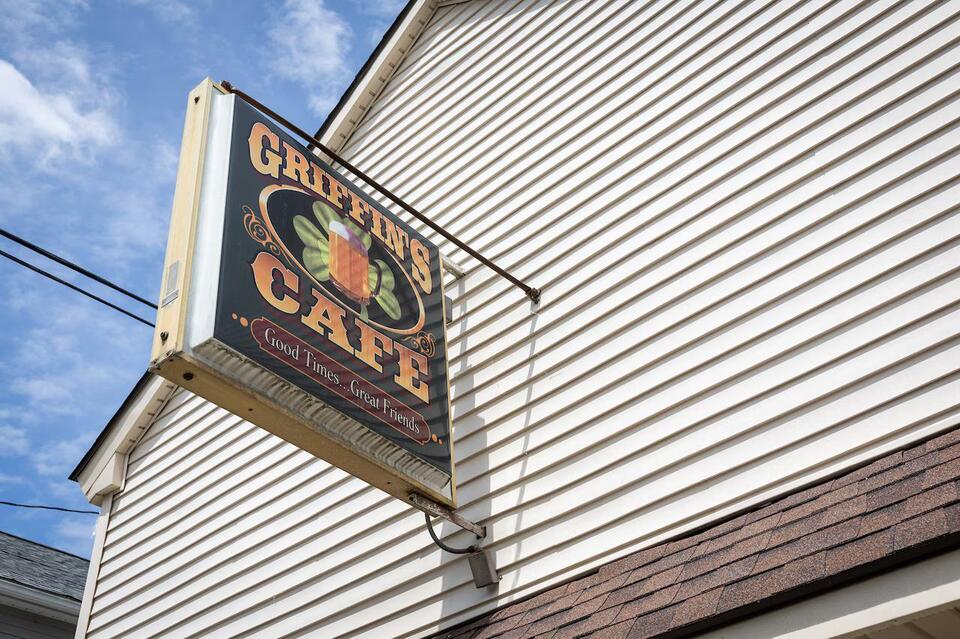 State police raided bar, stores in Holyoke for illegal gaming machines ...
