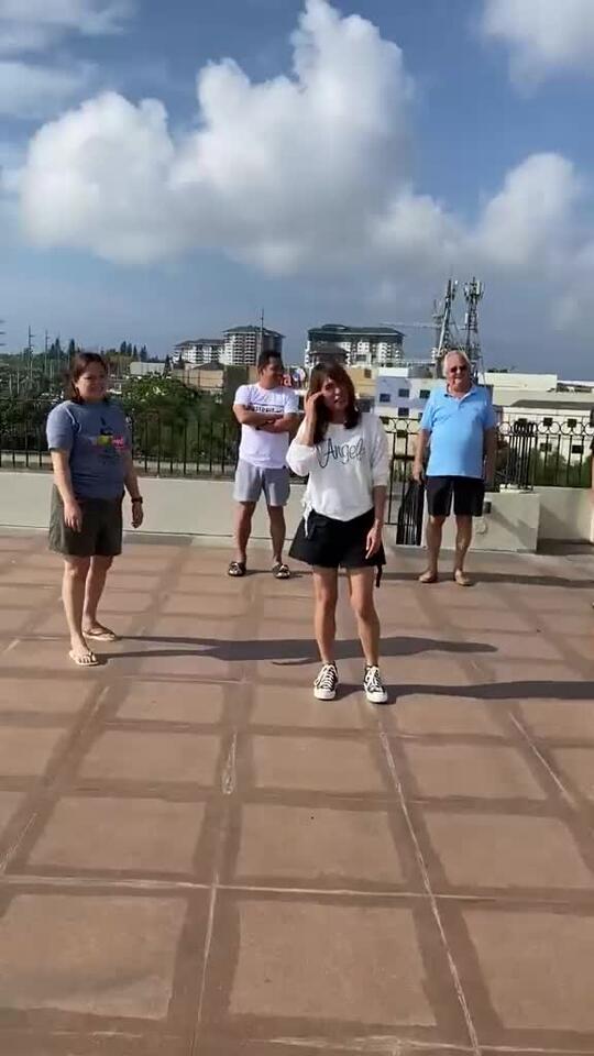 A simple treat this holiday season SEE TINH (TING TING TANG) DANCE ...