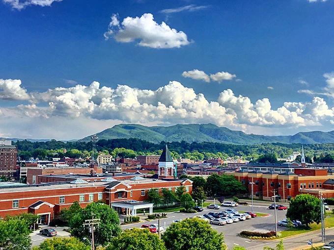 The Underrated City In Tennessee Where You Can Live On Nothing But ...