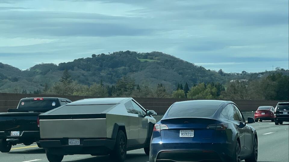 Elon Musk's Delorean Reboot Spotted in the Bay Area - NewsBreak