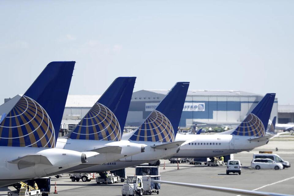 United Airlines flight to Spain pulls U-turn, apparently over Bluetooth ...