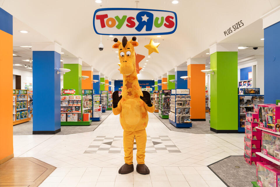 Toys ‘R’ Us opens at Chicago Premium Outlets: Shopping and arcade fun ...