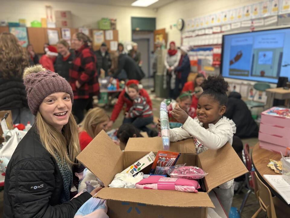 Christmas mission: Oconomowoc DECA chapter delivers gifts to Wilson ...