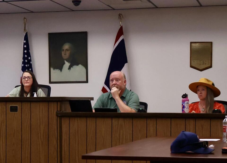 Evansville Mayor again defies calls for resignation over Pride flags at ...