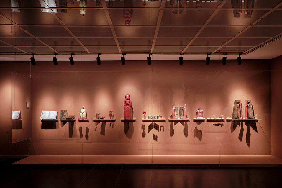 Anatomy of fragility: Frankfurter Kunstverein explores body images in ...