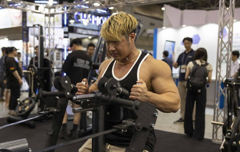 Bodybuilder & Fitness Coach Reveals the Key to Combine Weight Loss and ...