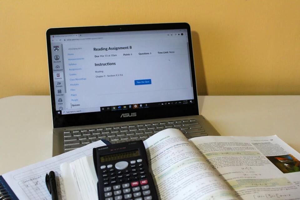 Canvas outage disrupts exams, classes after widespread Amazon Web ...