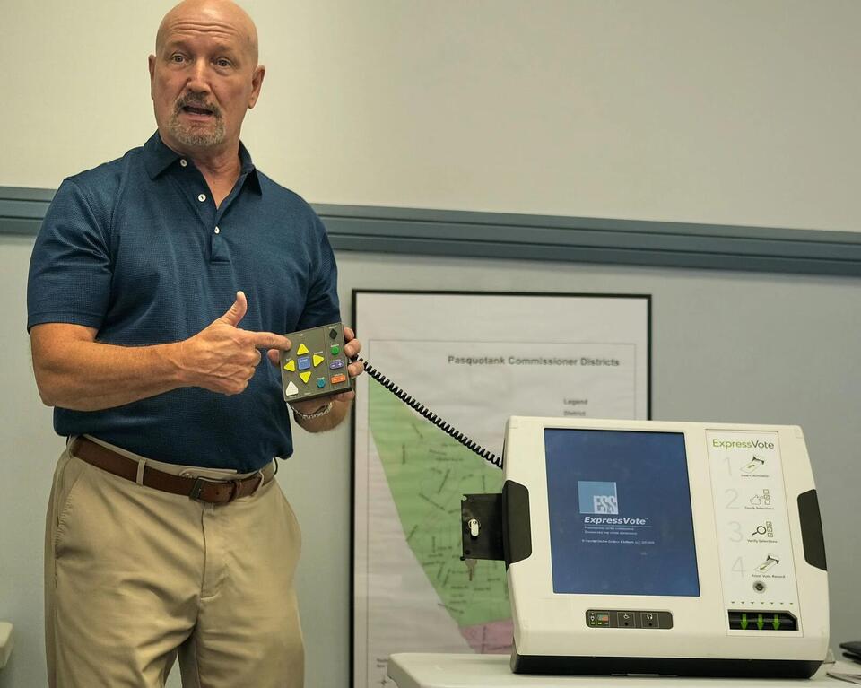 Elections officials test new ADA-compliant ballot marker machine ...