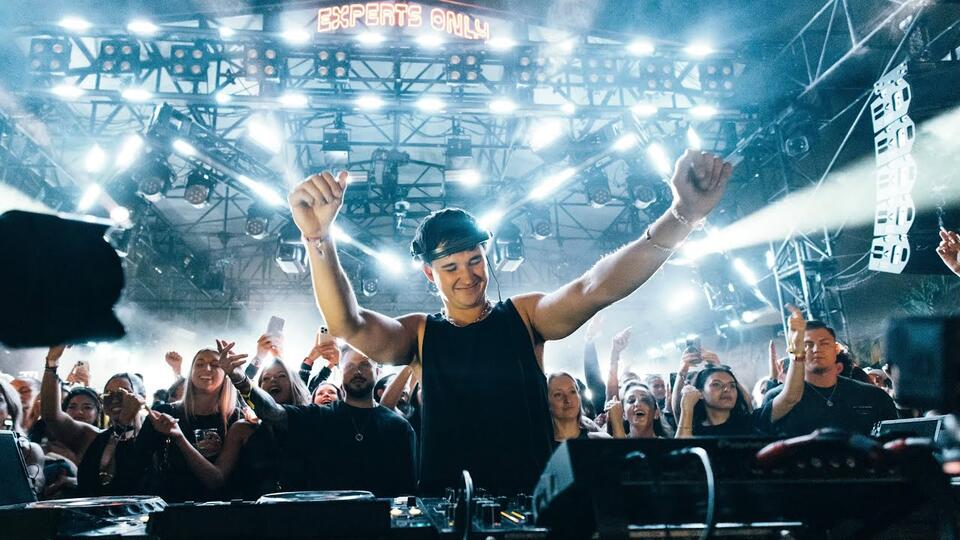 Fans compare chaotic John Summit and Calvin Harris free Miami Beach ...