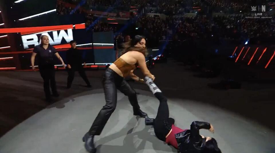 Raquel Rodriguez Physically Breaks WWE Women’s Championship On RAW ...