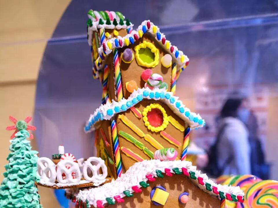 Willy Wonka Eat Your Heart Out, These Gingerbread Houses Are Epic