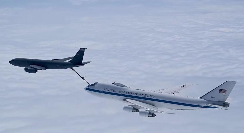 Doomsday Plane and Secret Recon Jet Spotted Over Missouri - NewsBreak