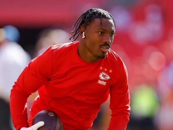 LOOK: Mecole Hardman fumble results in touchback as controversial rule ...