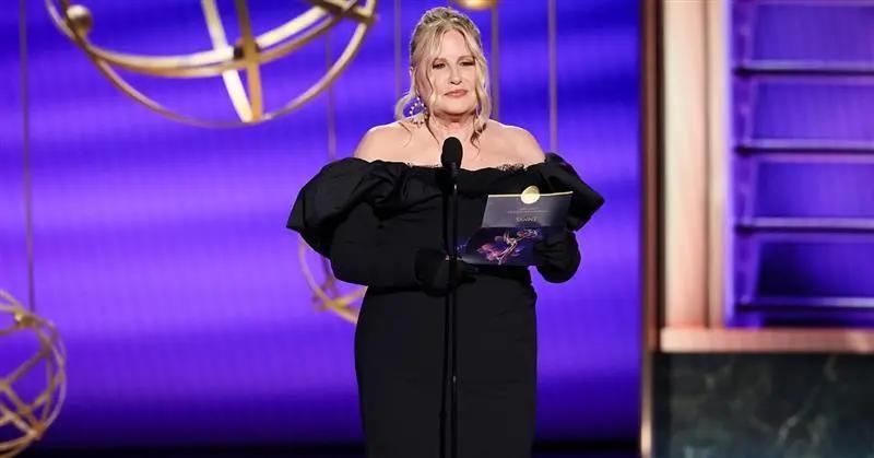 Jennifer Coolidge Criticized by Fans for 2025 'Awful' Emmys Speech ...