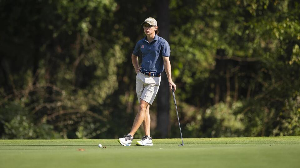Davis jumps out to blazing start at Amer Ari Invitational - NewsBreak