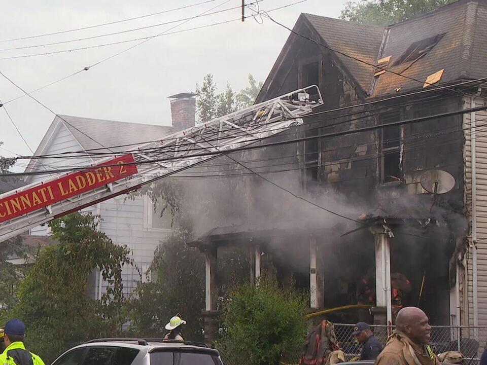 Cincinnati firefighters attack aggressive Carthage house fire, 7 people ...