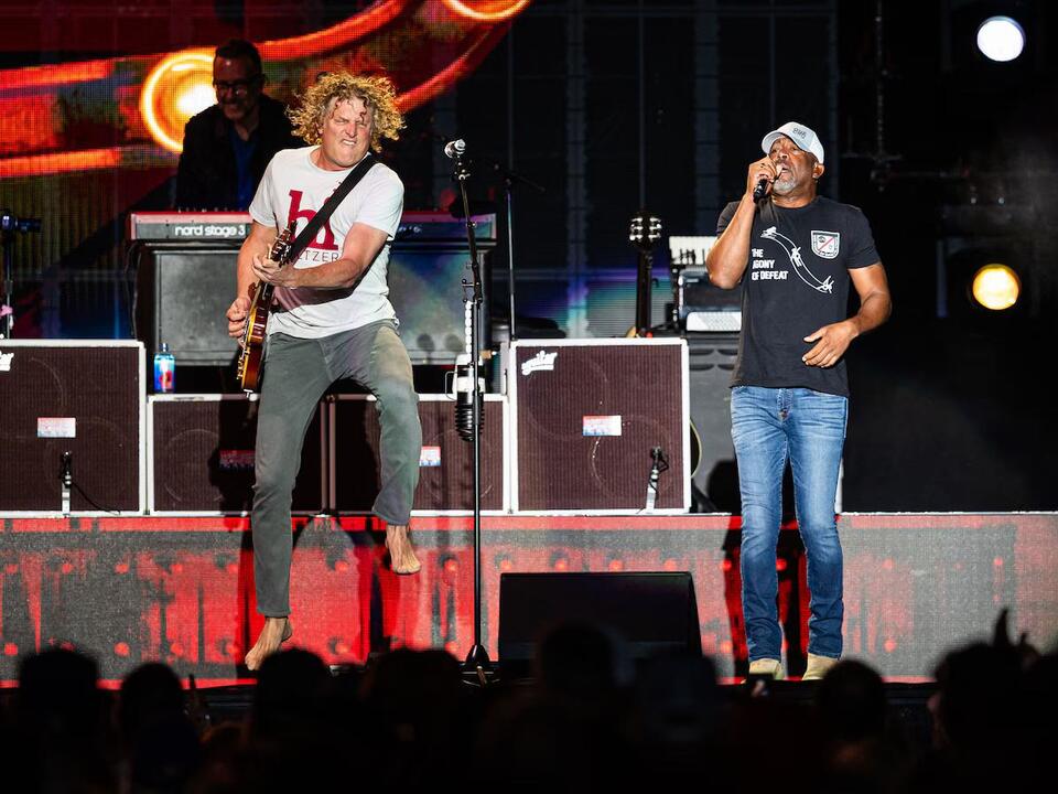 Darius Rucker, Hootie band member ride coasters at Hersheypark before ...