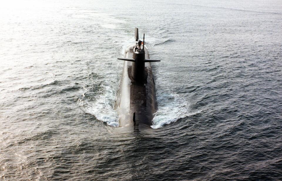 A rare glimpse inside life on a military submarine and what it's like ...