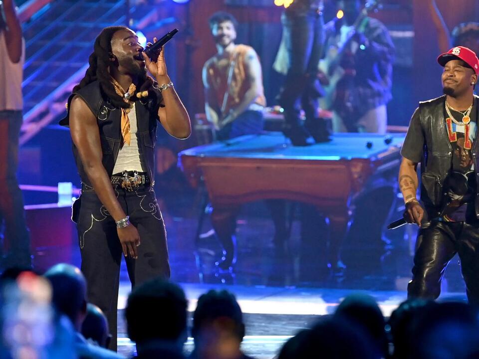 Shaboozey's "A Bar Song" Tops Hot 100, Besting J-Kwon's Original "Tipsy ...