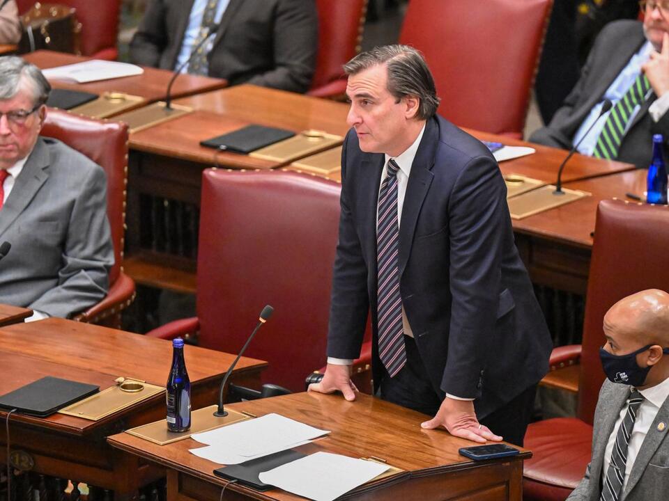 To raise money for the MTA, lawmakers push for residential parking ...