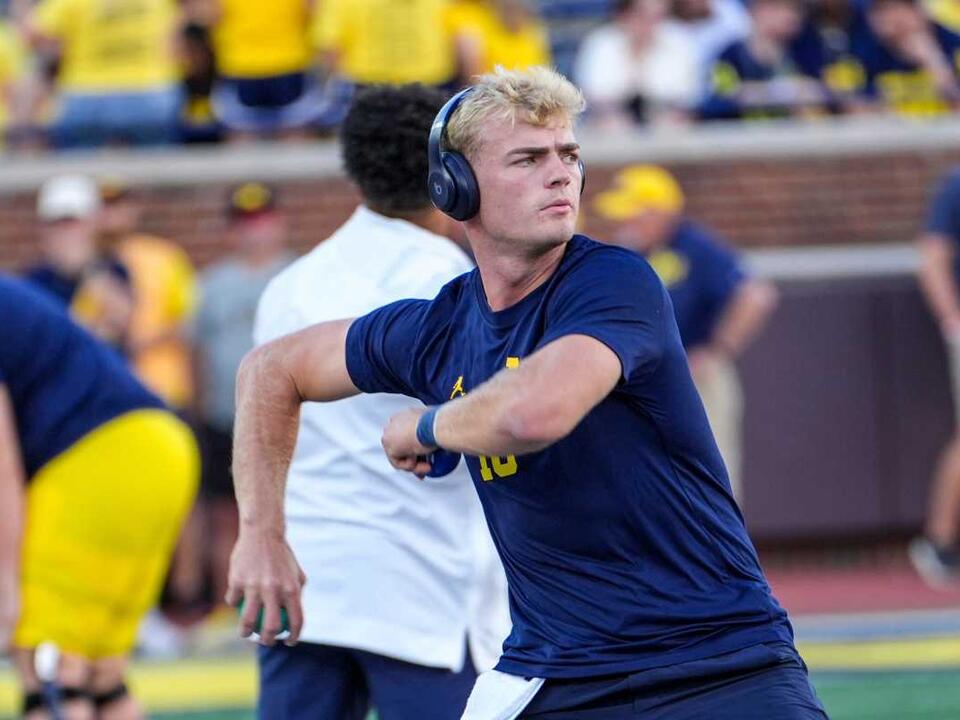 Michigan Football News: Should fans worry about Davis Warren's offense ...