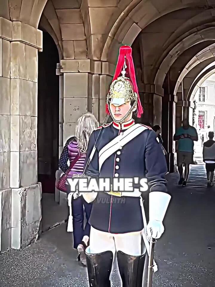 Kings Guard Steps In For The Photo With A Special Person respect ...