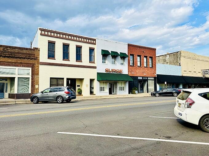 10 Slow-Paced Towns In Alabama Where You Can Live Quietly, Happily, And ...