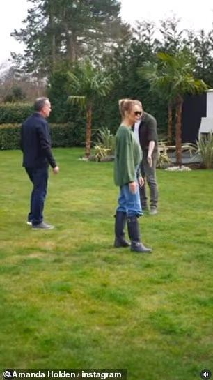 Amanda Holden shows off new 'California-style' garden at her £7M Surrey ...