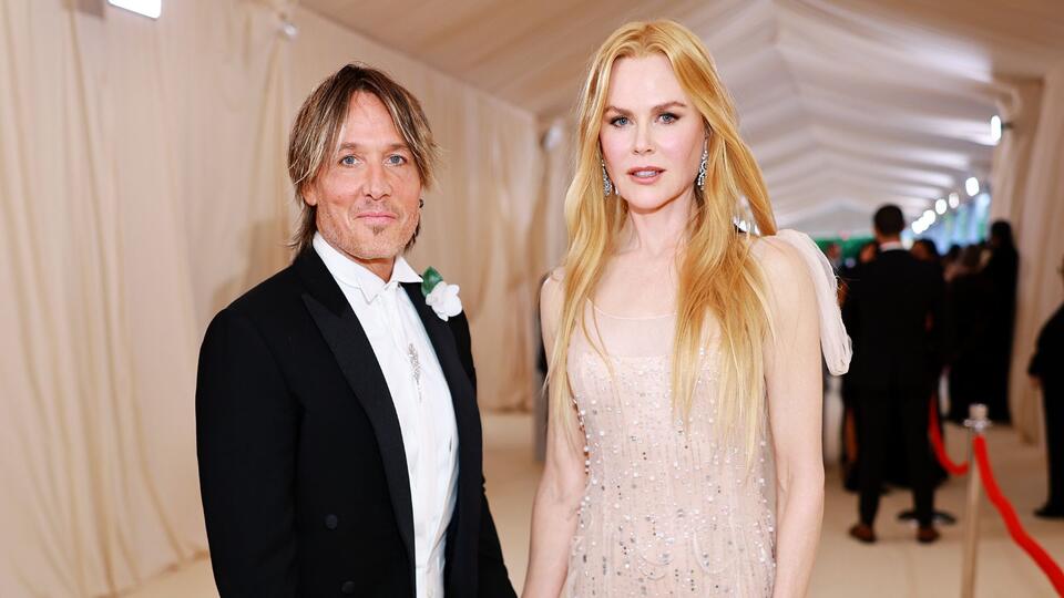 Nicole Kidman and Keith Urban's relaxing sofa color is on trend for ...