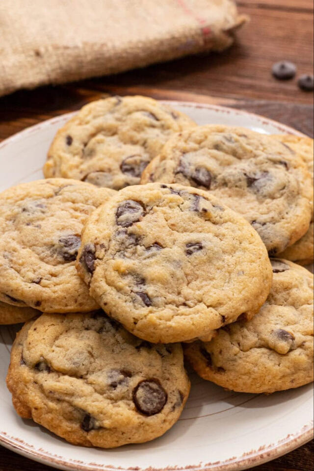 This Secret Ingredient Chocolate Chip Cookies Recipe Takes Classic ...