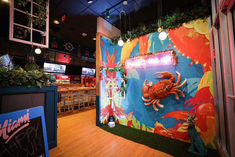 Locals Keep This All You Can Eat Shrimp Boil in Florida Completely Off ...