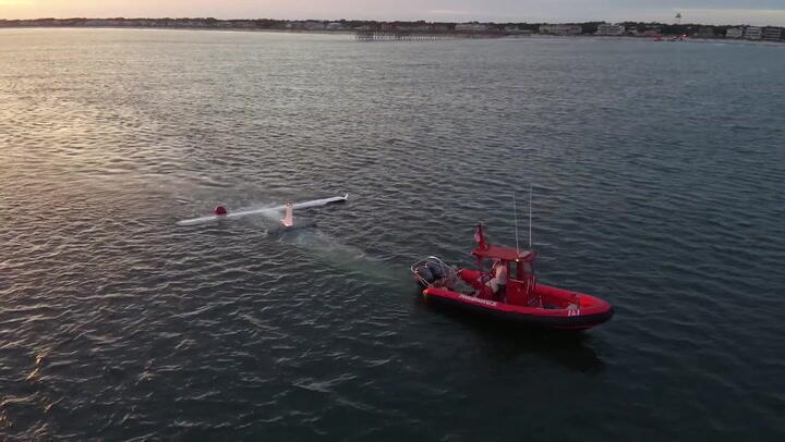 Heart-stopping video shows moment pilot saved after small plane crash ...
