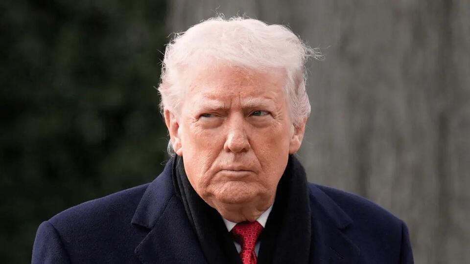 Trump's Cankles Steal the Spotlight: Prez's Huge Ankles Put on Full ...