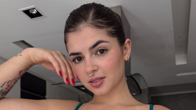 Brazilian Influencer Turns Her Body Into a World Cup Sticker Album ...